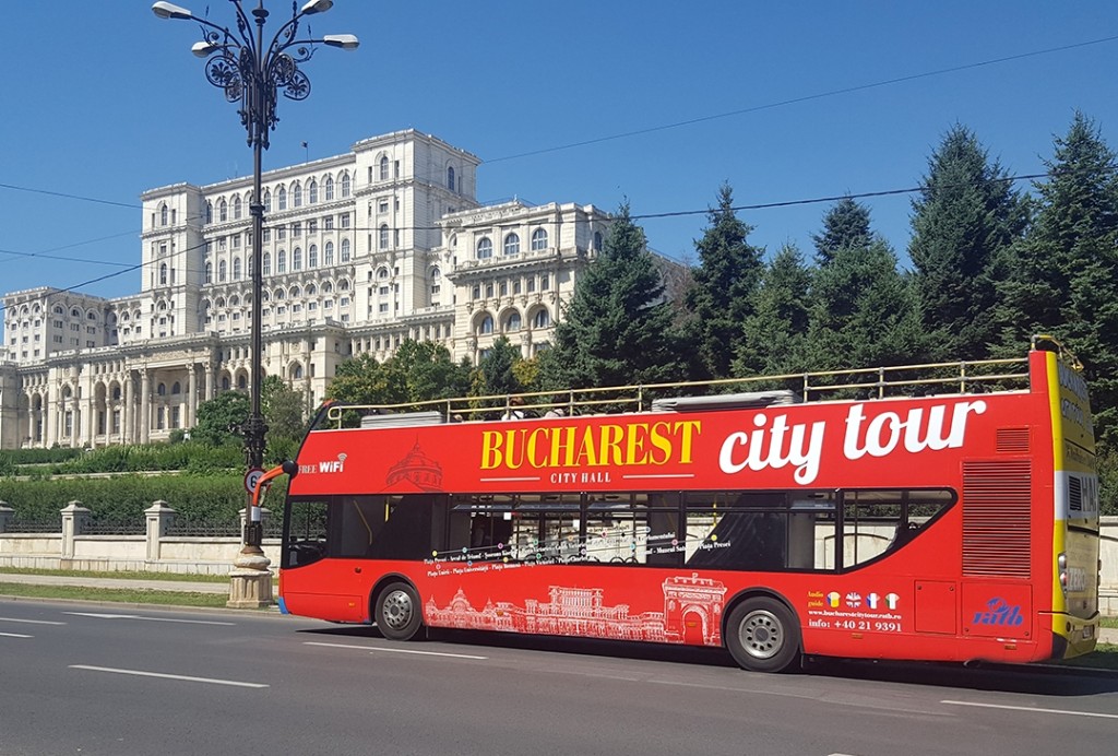 Linia turistică RATB îşi reia traseul de la 1 iunie - Flote Auto